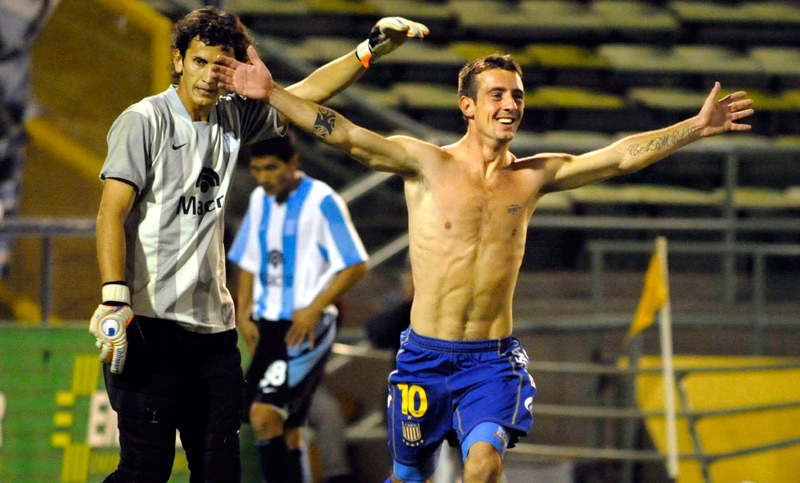 El ex Central Damián Díaz, con dengue en Ecuador