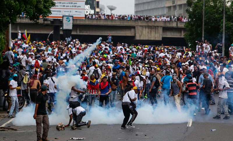 Matan a un militar y sube a tres la cifra de muertos por las protestas ...