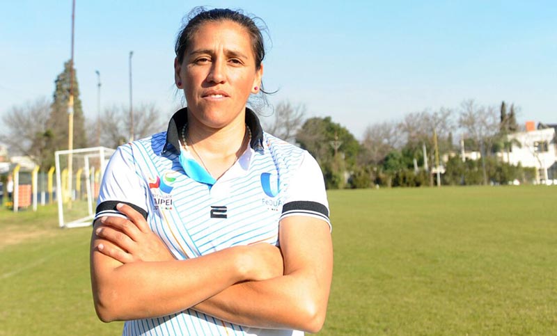 Roxana Gómez: pionera y apasionada formadora del fútbol femenino