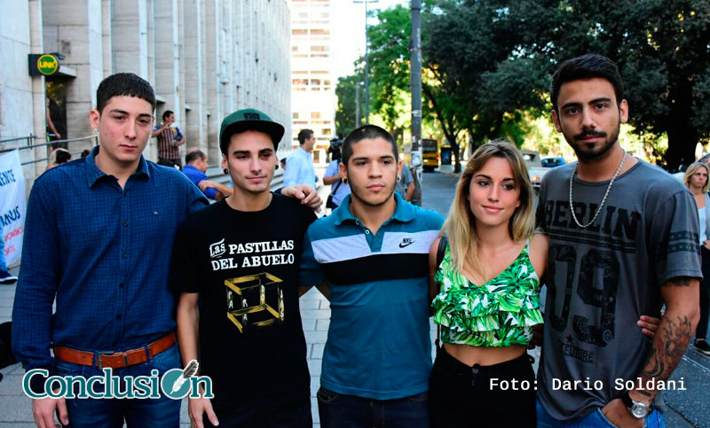 «Al grito de entreguen las drogas y las armas, nos empezaron a golpear»
