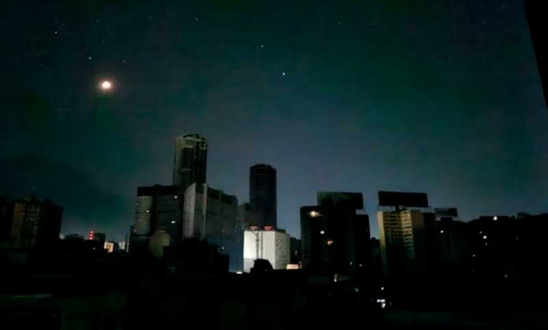 Apagón masivo en Venezuela: 20 de los 24 estados están sin luz e ...