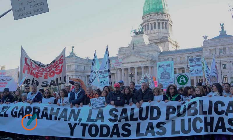 Multitudinaria movilización a Plaza de Mayo en defensa del hospital ...