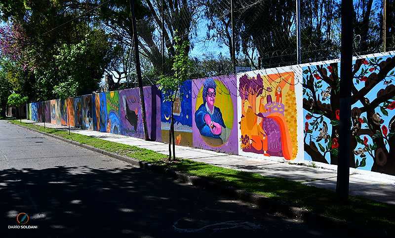 Colores que invitan a pensar: una cuadra de murales embellecen las ...