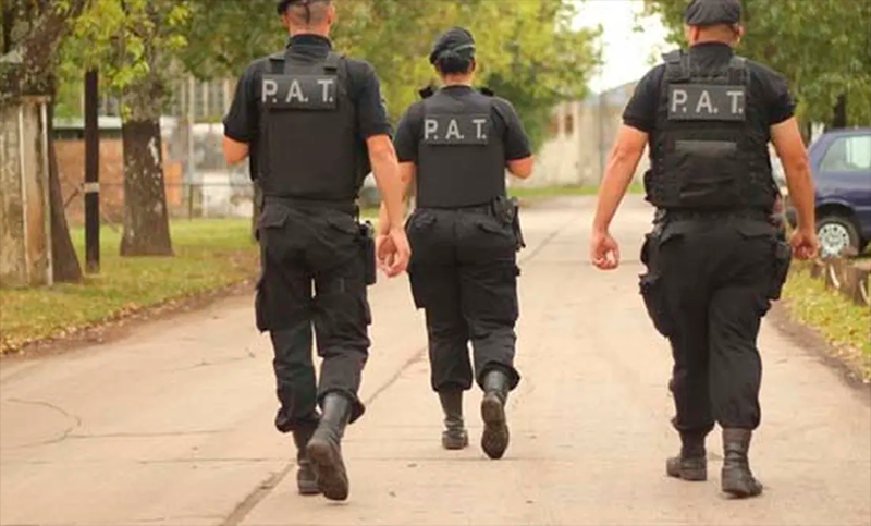 Prisión preventiva para los policías que rociaron con alcohol y ...